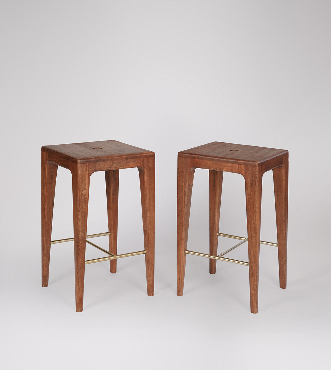 Nyhavn Mid Century Kitchen Stools, Set of Two in Light Brown Mango Wood ...