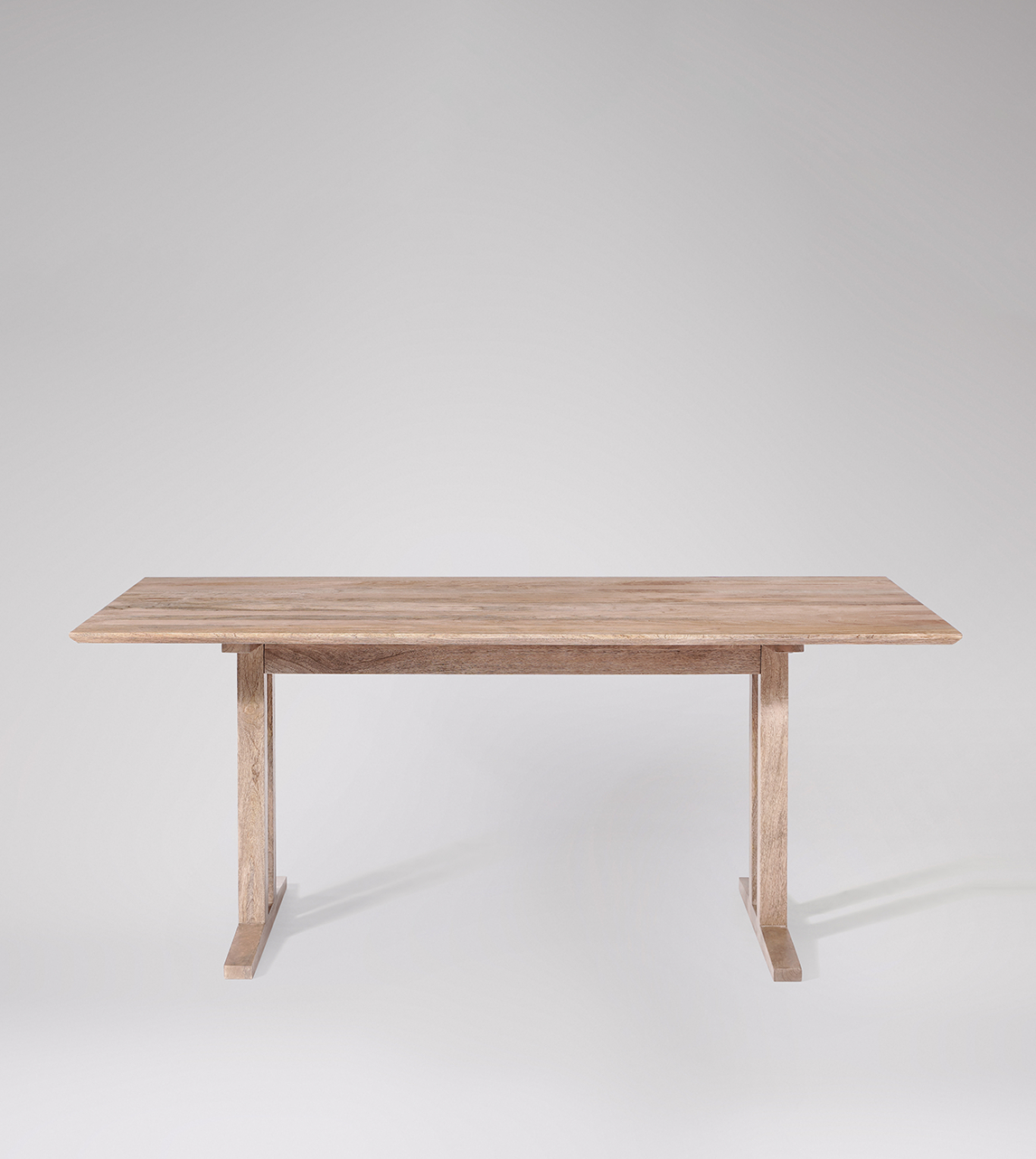 Klippe Traditional Six-seater Dining Table in Natural Oak-Stained Mango ...